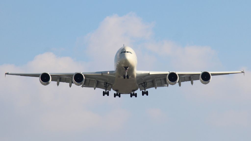 List of airlines operating the Airbus A380 – largest airliner in the ...